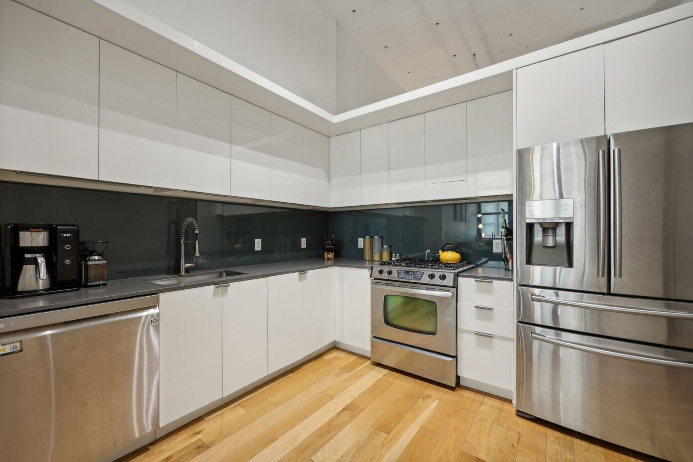 This Stylish Jersey City Loft Features a Flexible Layout and 14-Foot ...
