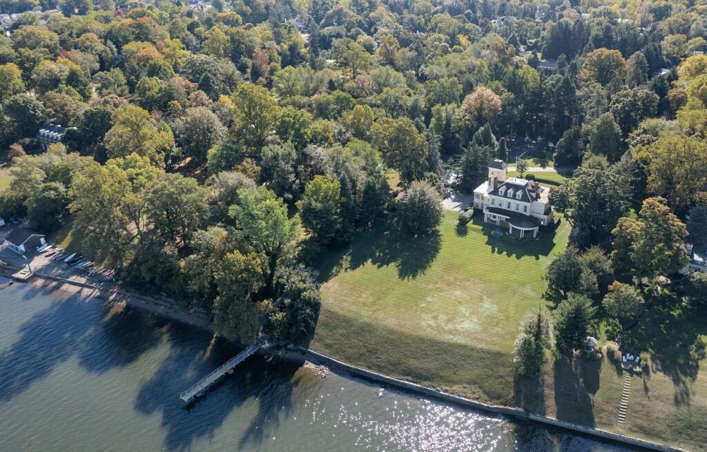 1700s New Jersey Mansion on the Delaware River With Incredible Details ...