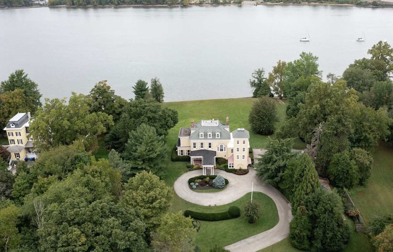 1700s New Jersey Mansion on the Delaware River With Incredible Details ...