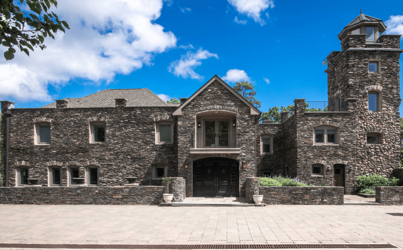 A Look Back at Derek Jeter’s Lakefront Estate: Sold in 2024 | Jersey Digs